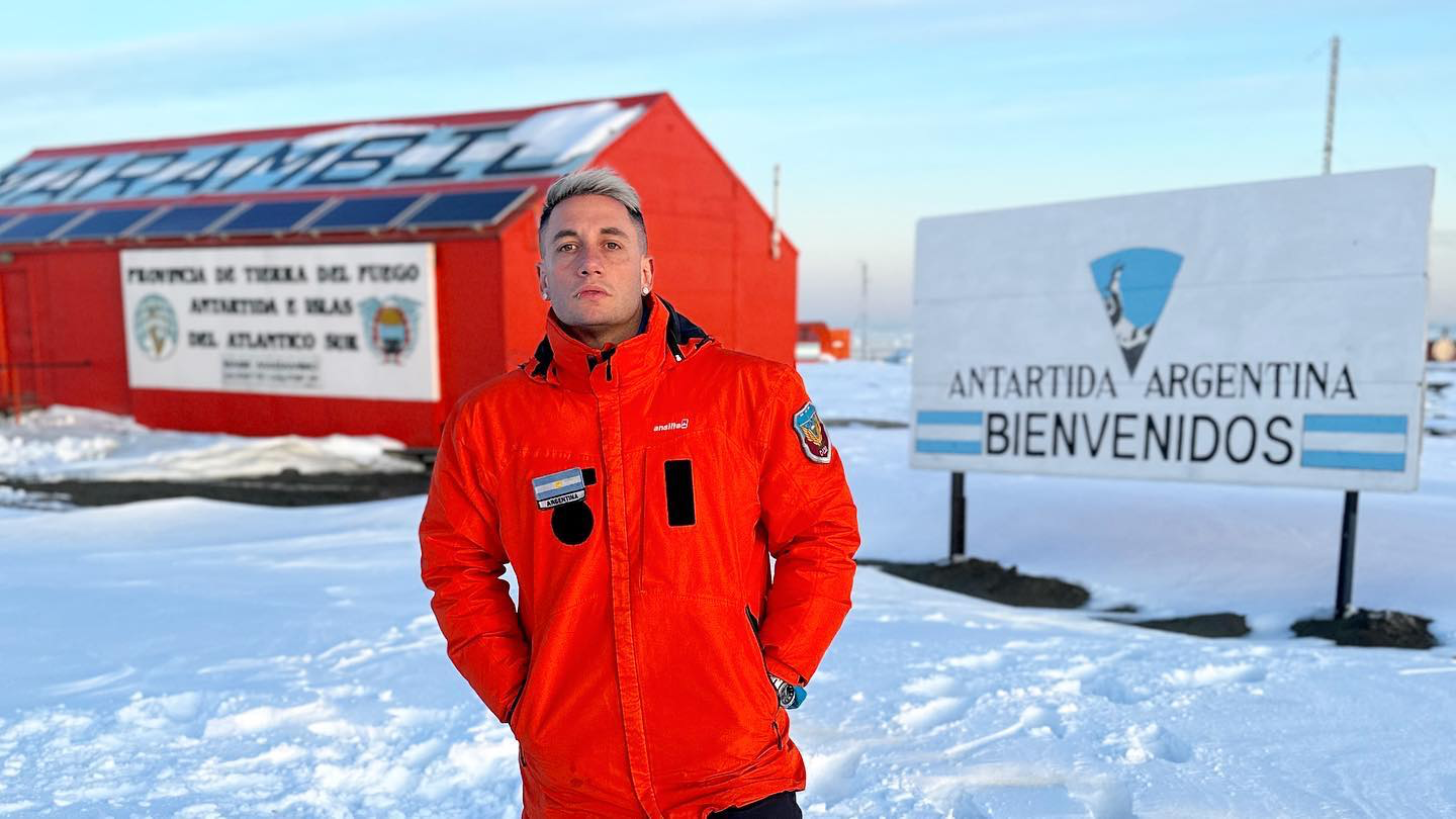 Hito argentino: Momo hizo el primer stream de la historia en la Antártida